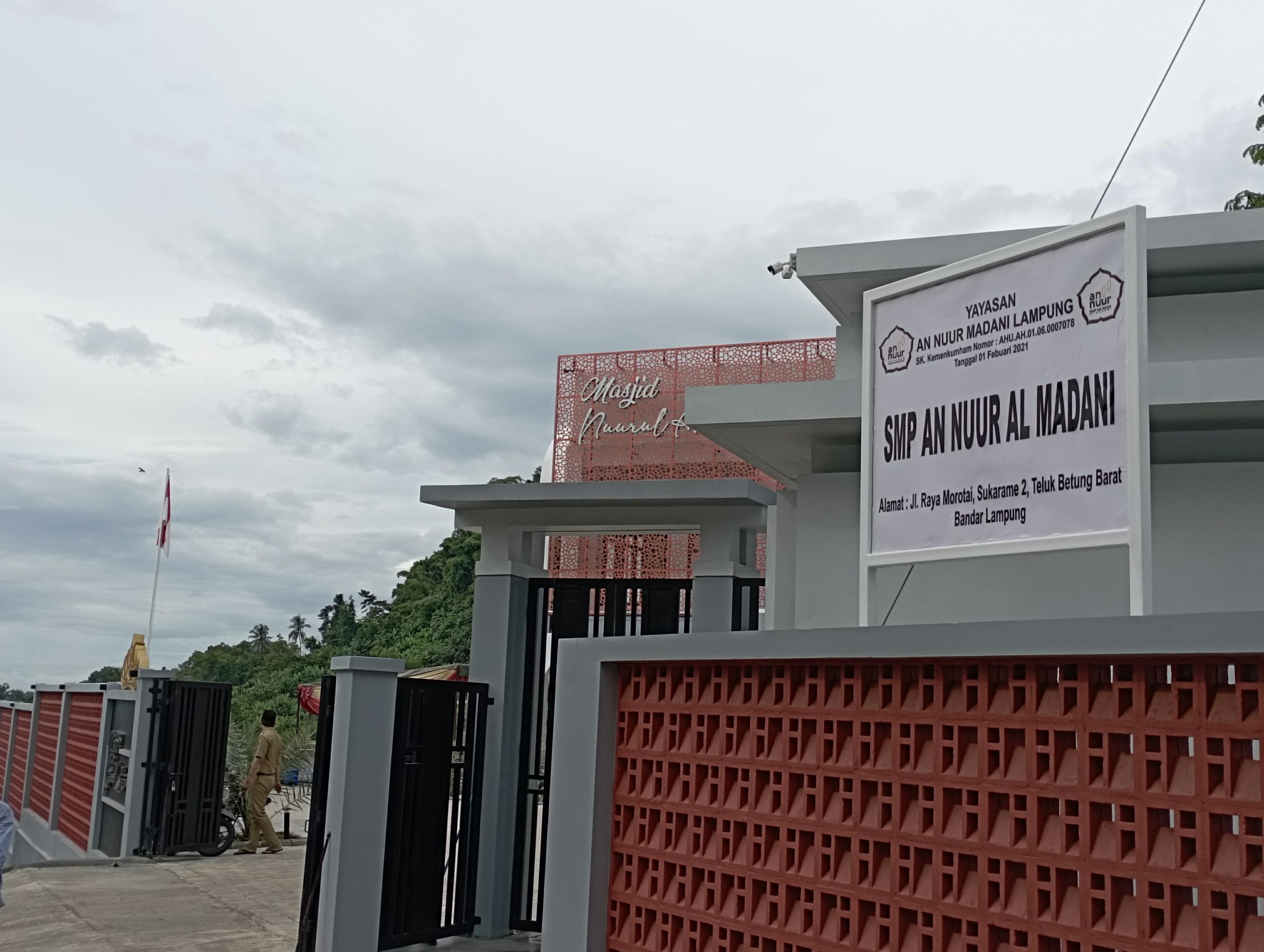 Home - SMP Annuur Al Madani